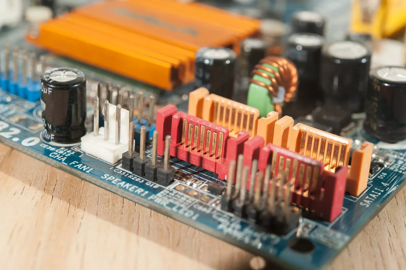 How To Add More SATA Ports To A Motherboard - Best Gaming Reviews